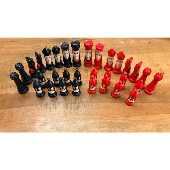 Games | Medieval Gothic Duncan Ceramic Chess Pieces Full Set Red Black ...